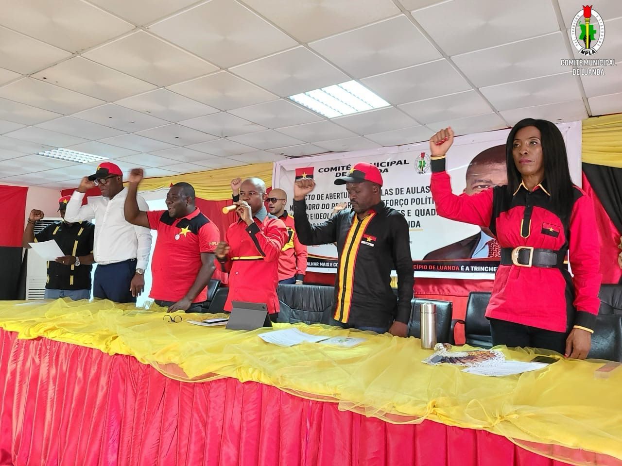 PRIMEIRO SECRETÁRIO MUNICIPAL DO MPLA PRESIDE ACTO DE ABERTURA OFICIAL DAS SALAS DE AULAS DE ...